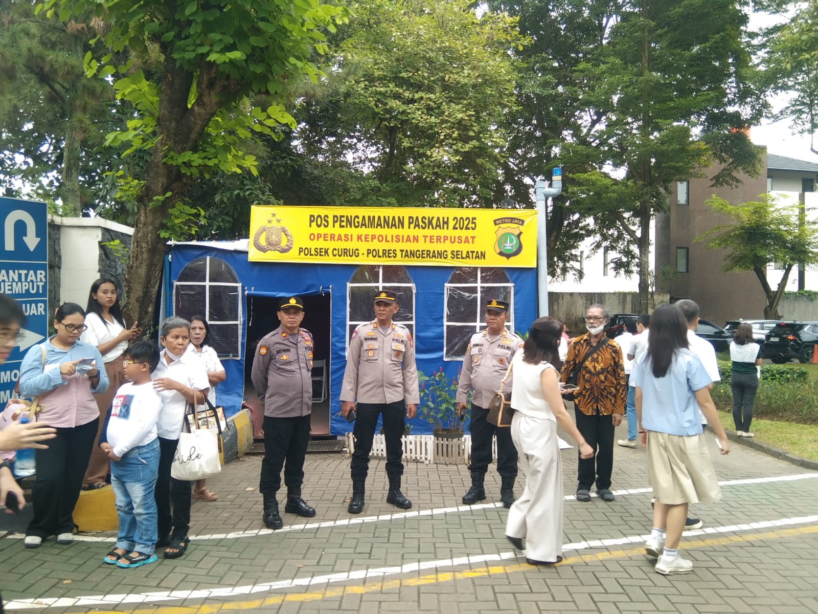 Pengamanan Paskah di Gereja St. Helena Berlangsung Aman, Ribuan Jemaat ...